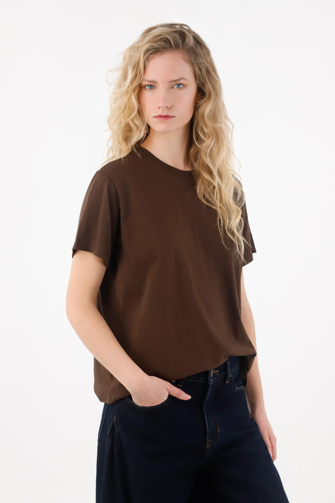 Camiseta básica holgada café para mujer